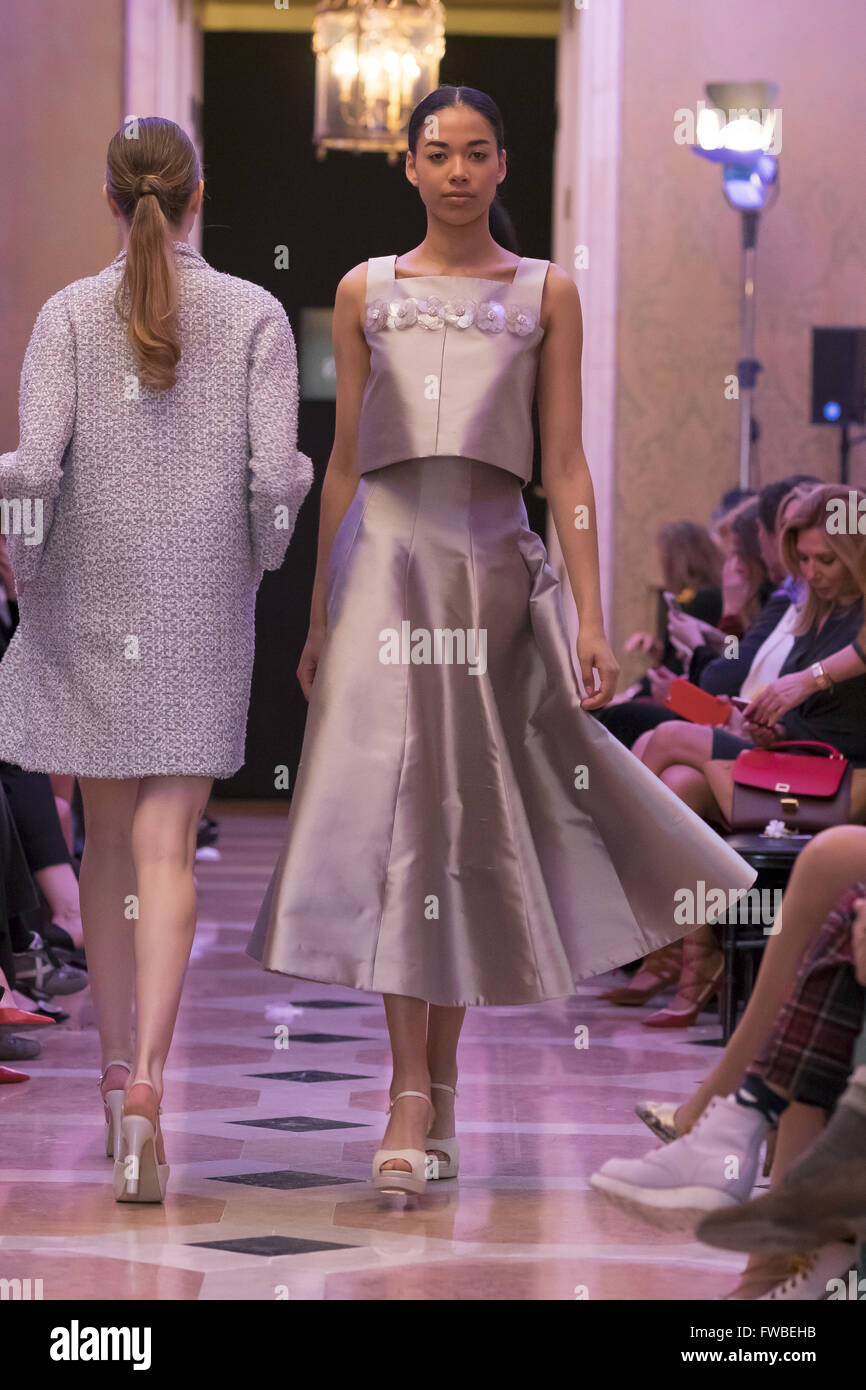 Haute Couture Spring/Summer 2016-17 - Tot-Hom - Catwalk Featuring ...