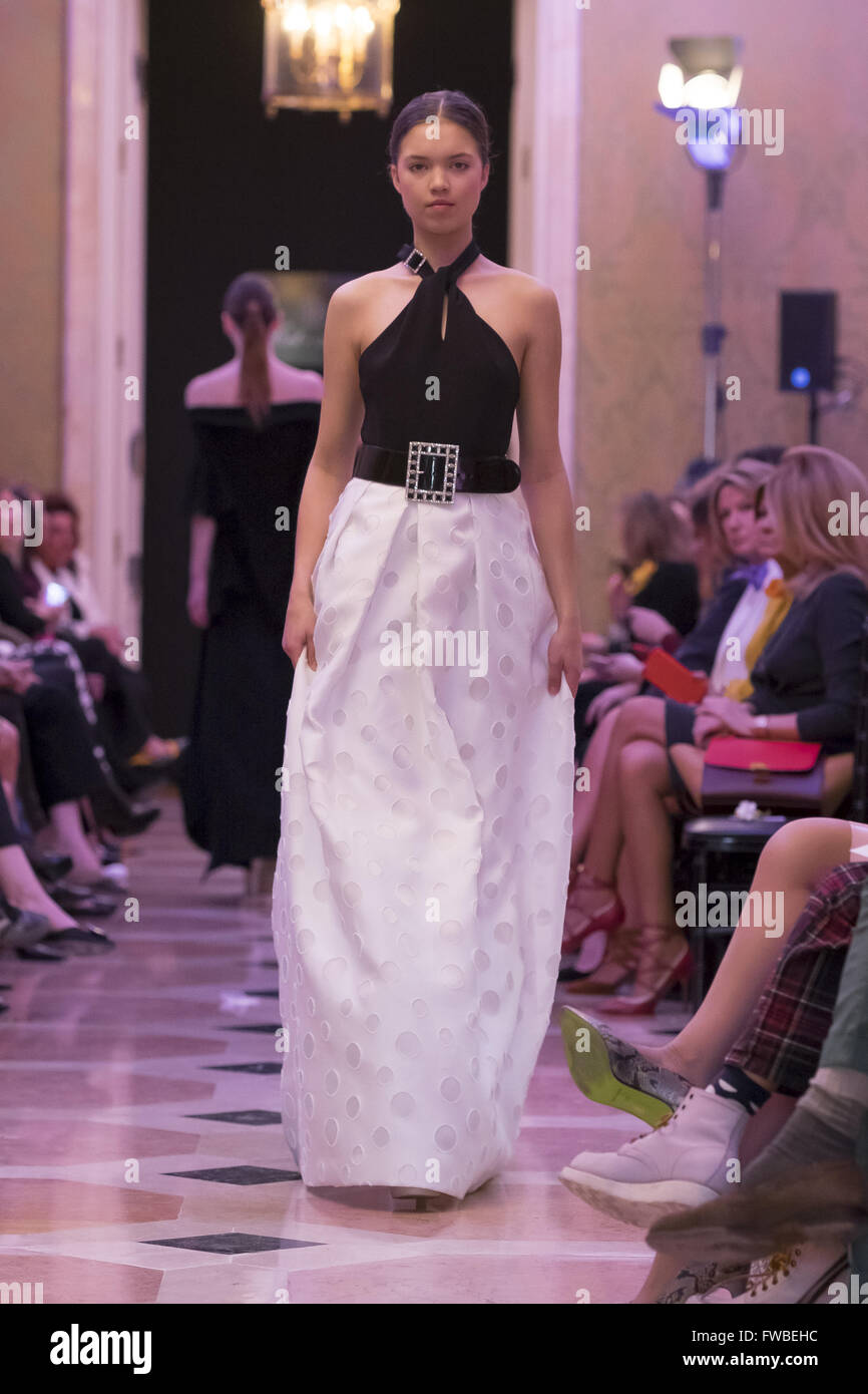 Haute Couture Spring/Summer 2016-17 - Tot-Hom - Catwalk Featuring ...