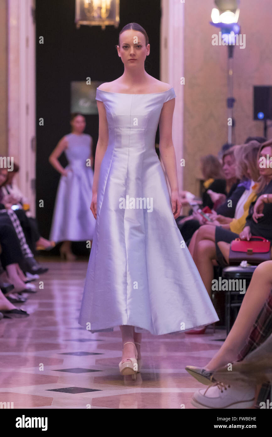 Haute Couture Spring/Summer 2016-17 - Tot-Hom - Catwalk Featuring ...