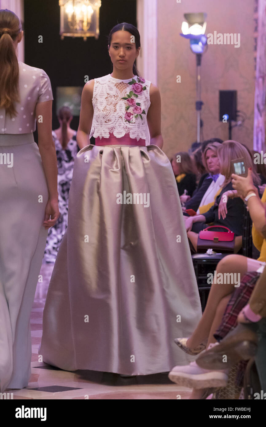 Haute Couture Spring/Summer 2016-17 - Tot-Hom - Catwalk Featuring ...