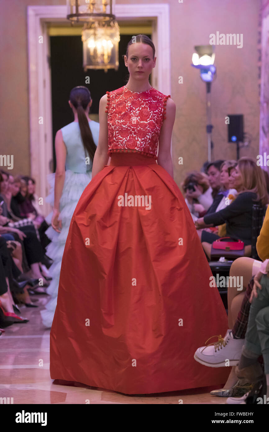 Haute Couture Spring/Summer 2016-17 - Tot-Hom - Catwalk Featuring ...