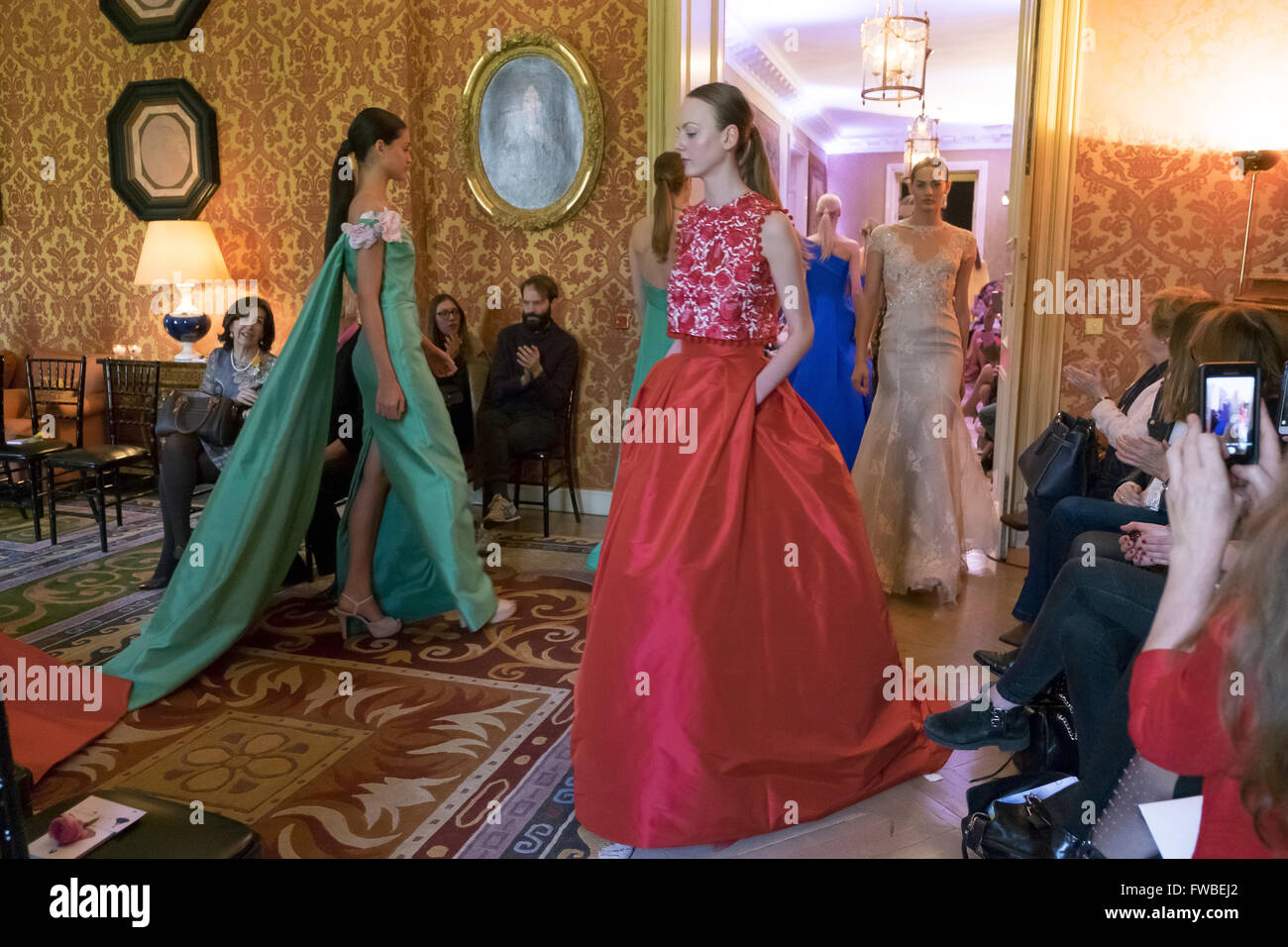 Haute Couture Spring/Summer 2016-17 - Tot-Hom - Catwalk Featuring ...