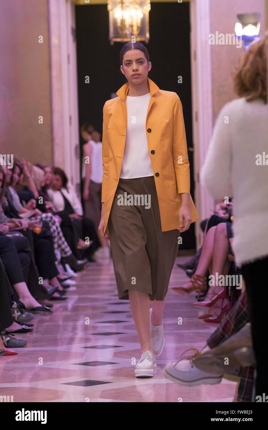 Haute Couture Spring/Summer 2016-17 - Tot-Hom - Catwalk Featuring ...