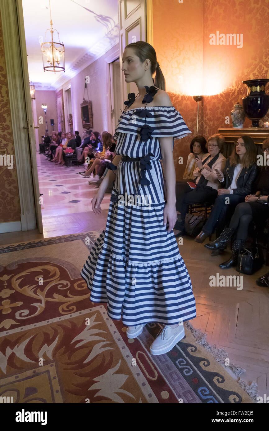 Haute Couture Spring/Summer 2016-17 - Tot-Hom - Catwalk Featuring ...