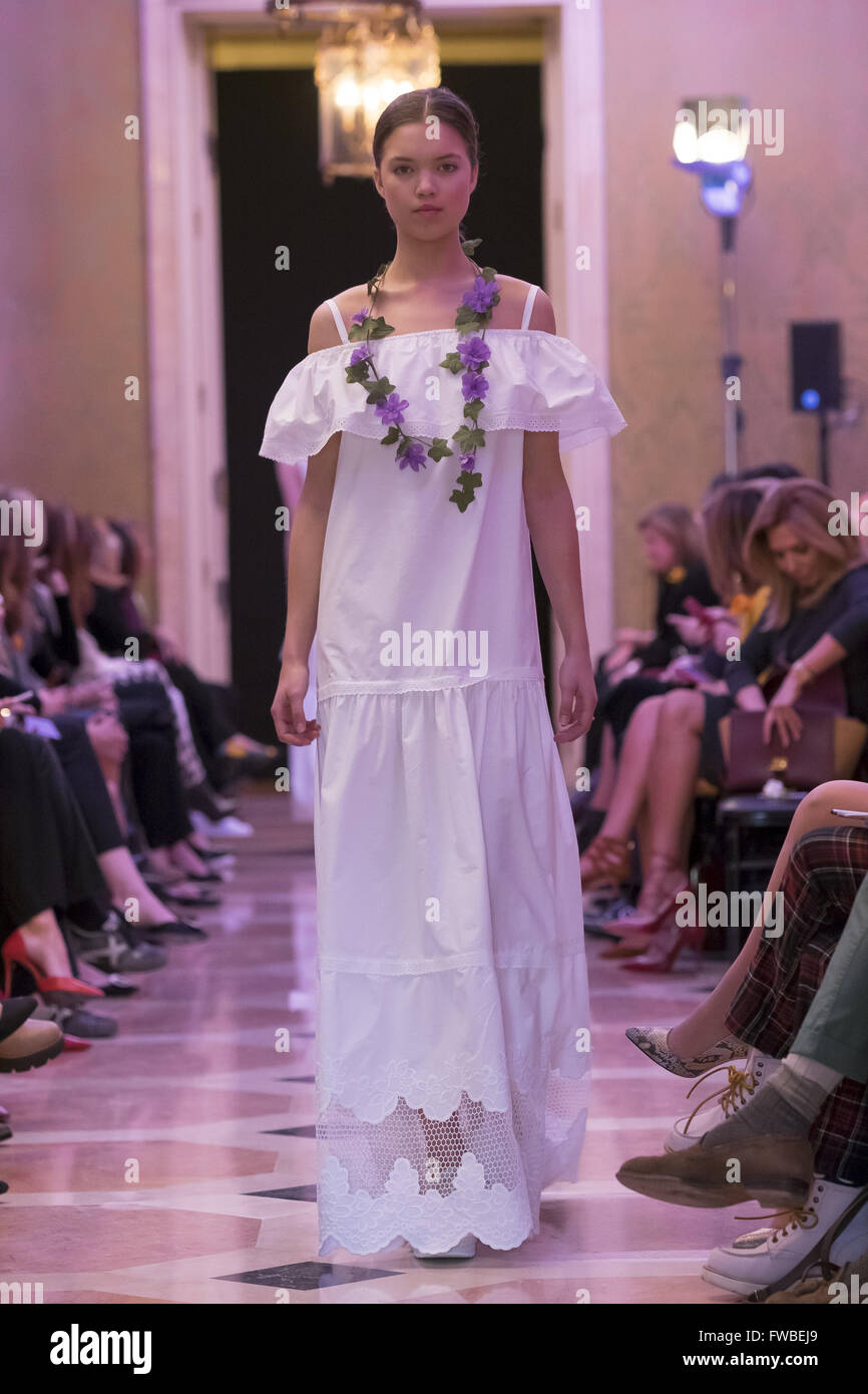 Haute Couture Spring/Summer 2016-17 - Tot-Hom - Catwalk Featuring ...