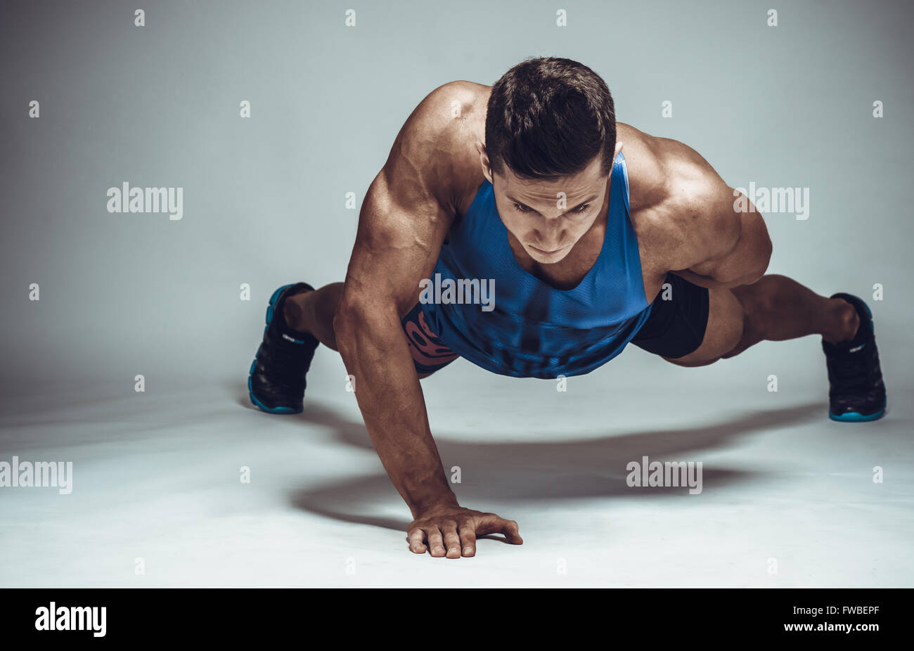 One hand push ups hi-res stock photography and images - Alamy