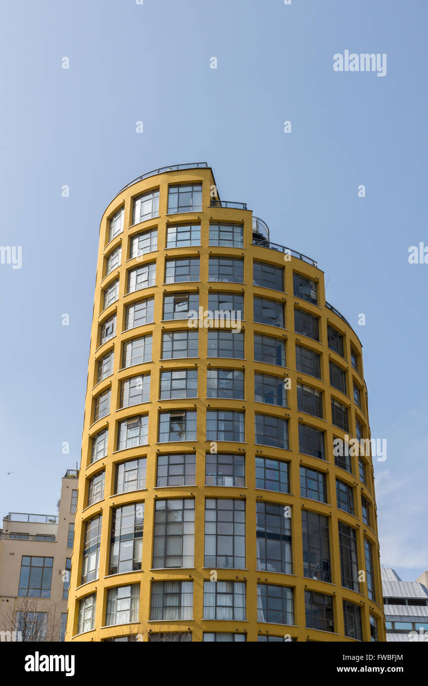 Yellow rotunda hi-res stock photography and images - Alamy