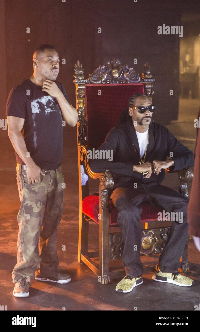 Behind the scenes with Snoop Dogg as he teams up with Raven Felix to ...