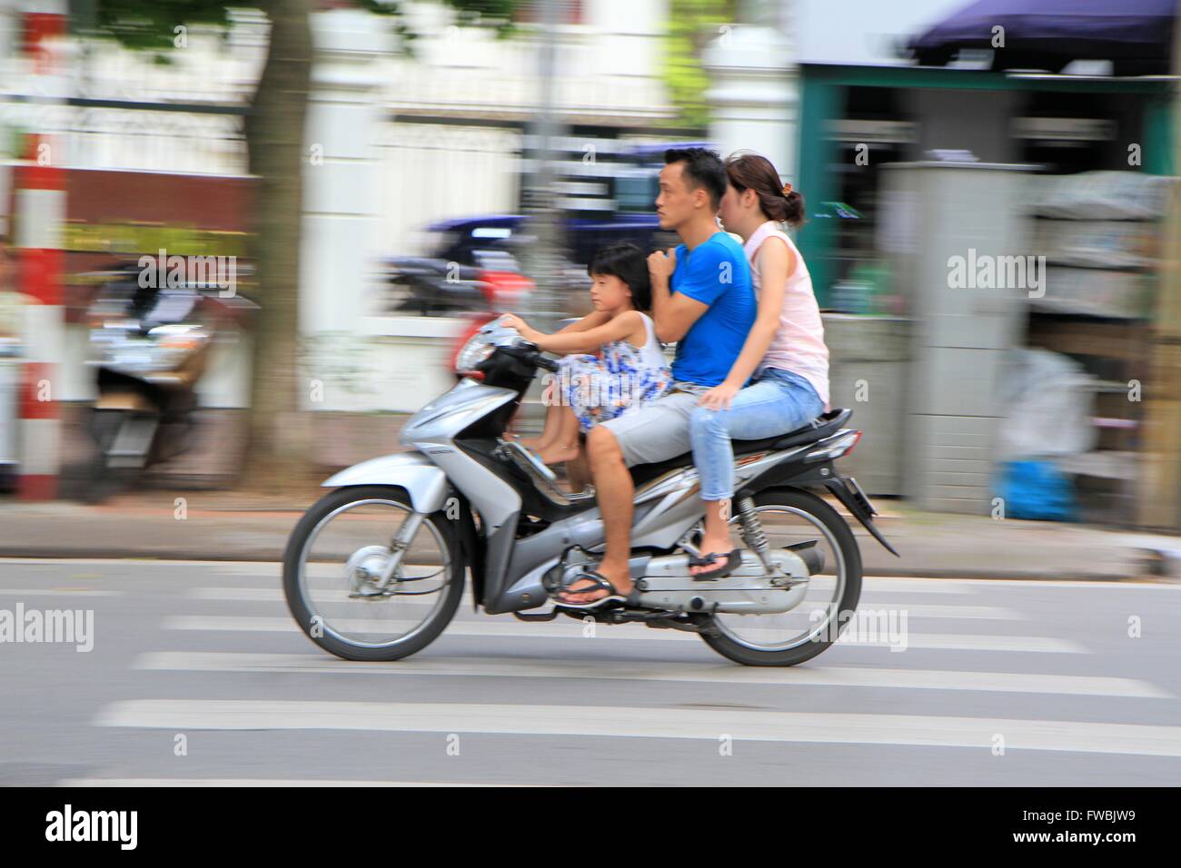 Family motorbike vietnam hi-res stock photography and images - Alamy