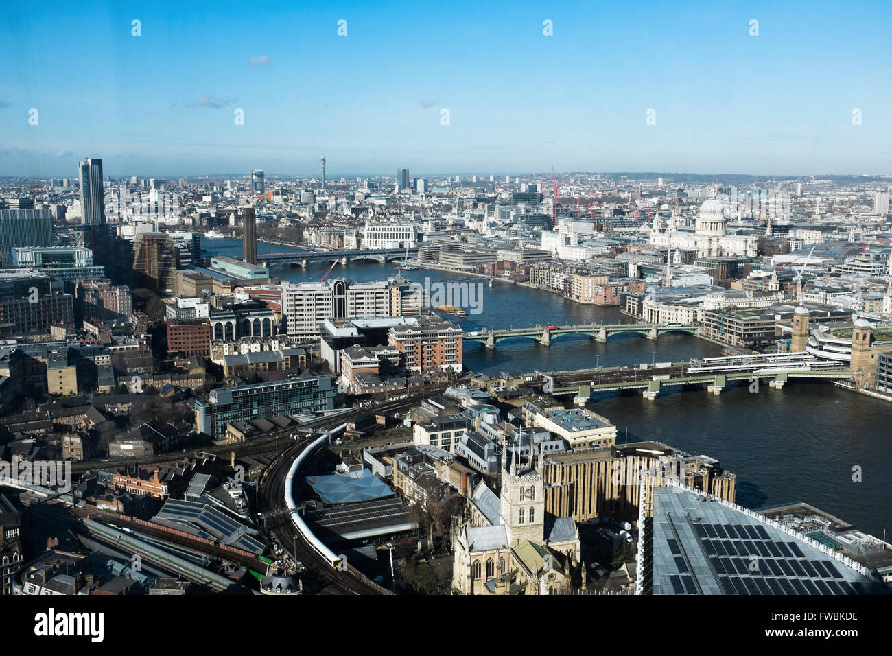 London rail bridges hi-res stock photography and images - Alamy