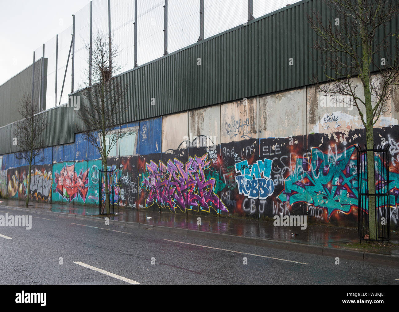 Graffiti on one of the walls separating Catholic and Protestant areas ...