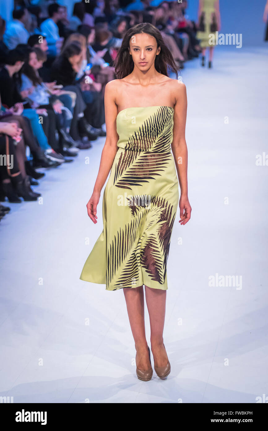 African black female model catwalk hi-res stock photography and images ...