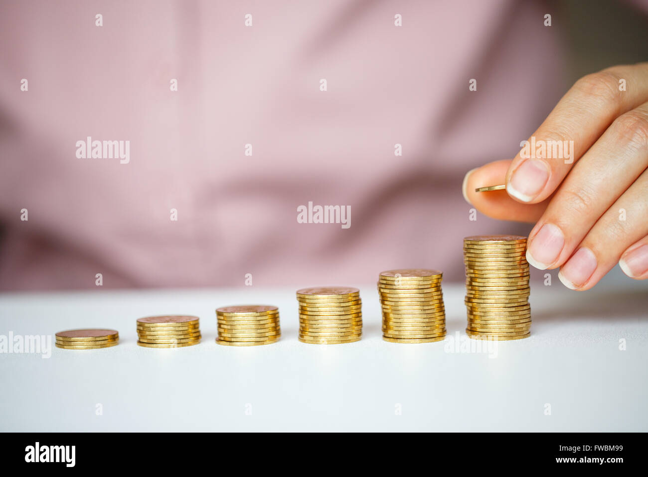Gold coins hi-res stock photography and images - Alamy