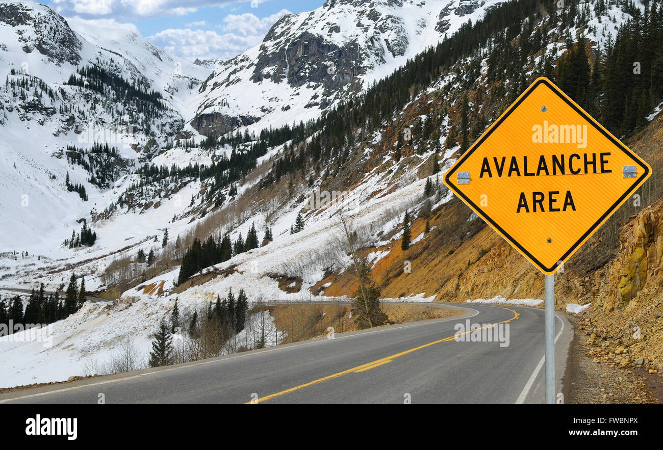 Caution falling cliffs warning sign hi-res stock photography and images ...