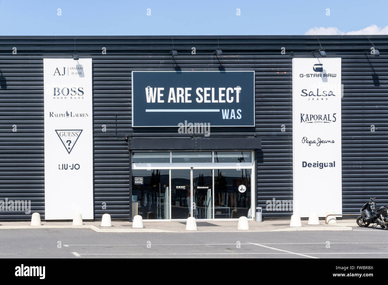 We Are Select shop in Beziers, France Stock Photo - Alamy