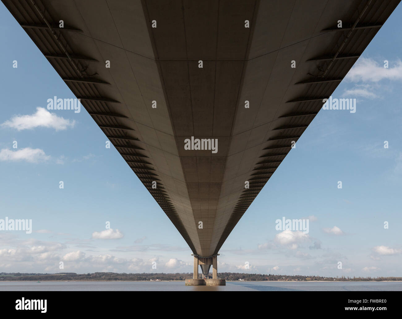 Under Humber Bridge Stock Photo - Alamy