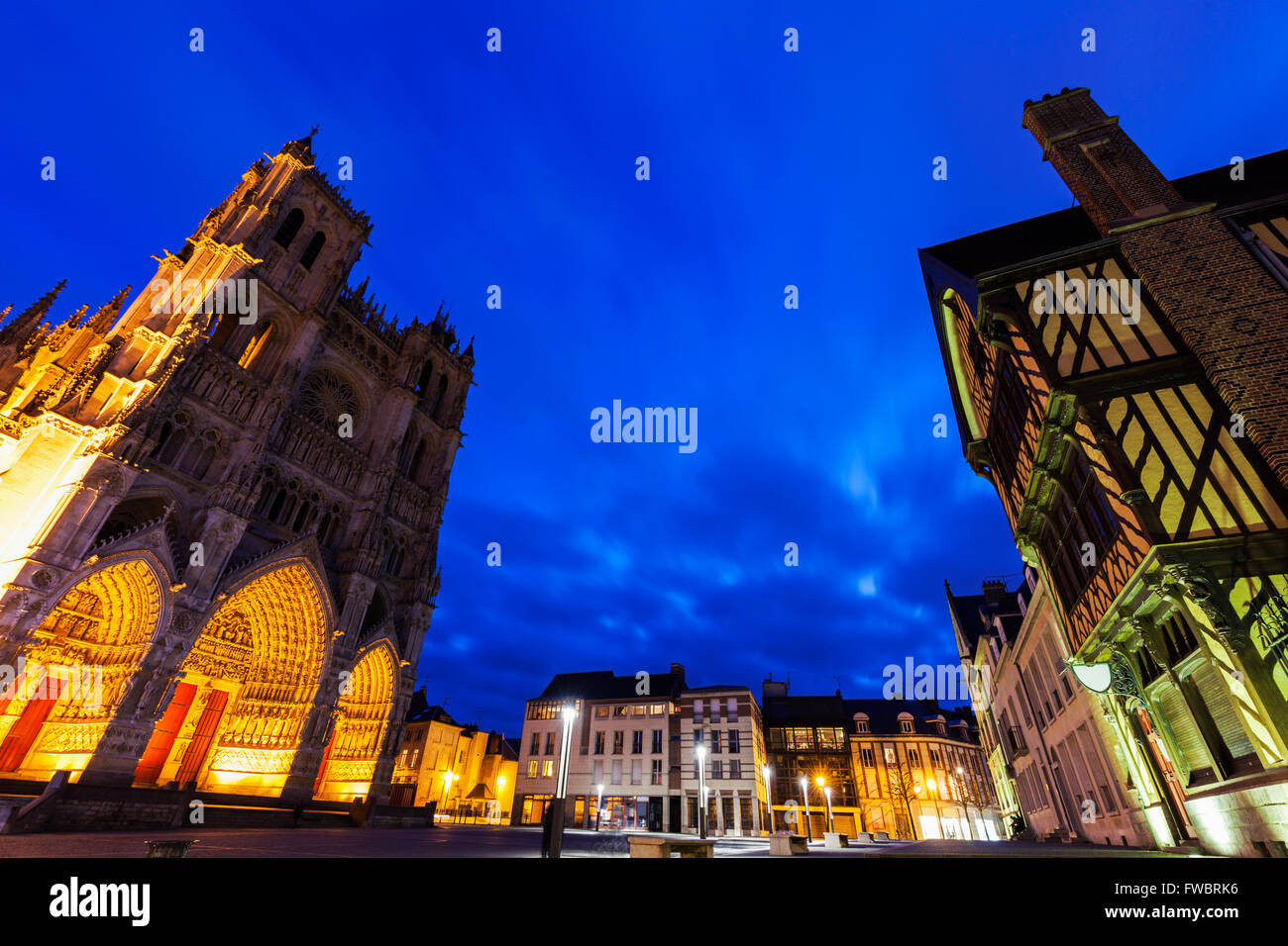 Place Notre-Dame in Amiens Stock Photo - Alamy