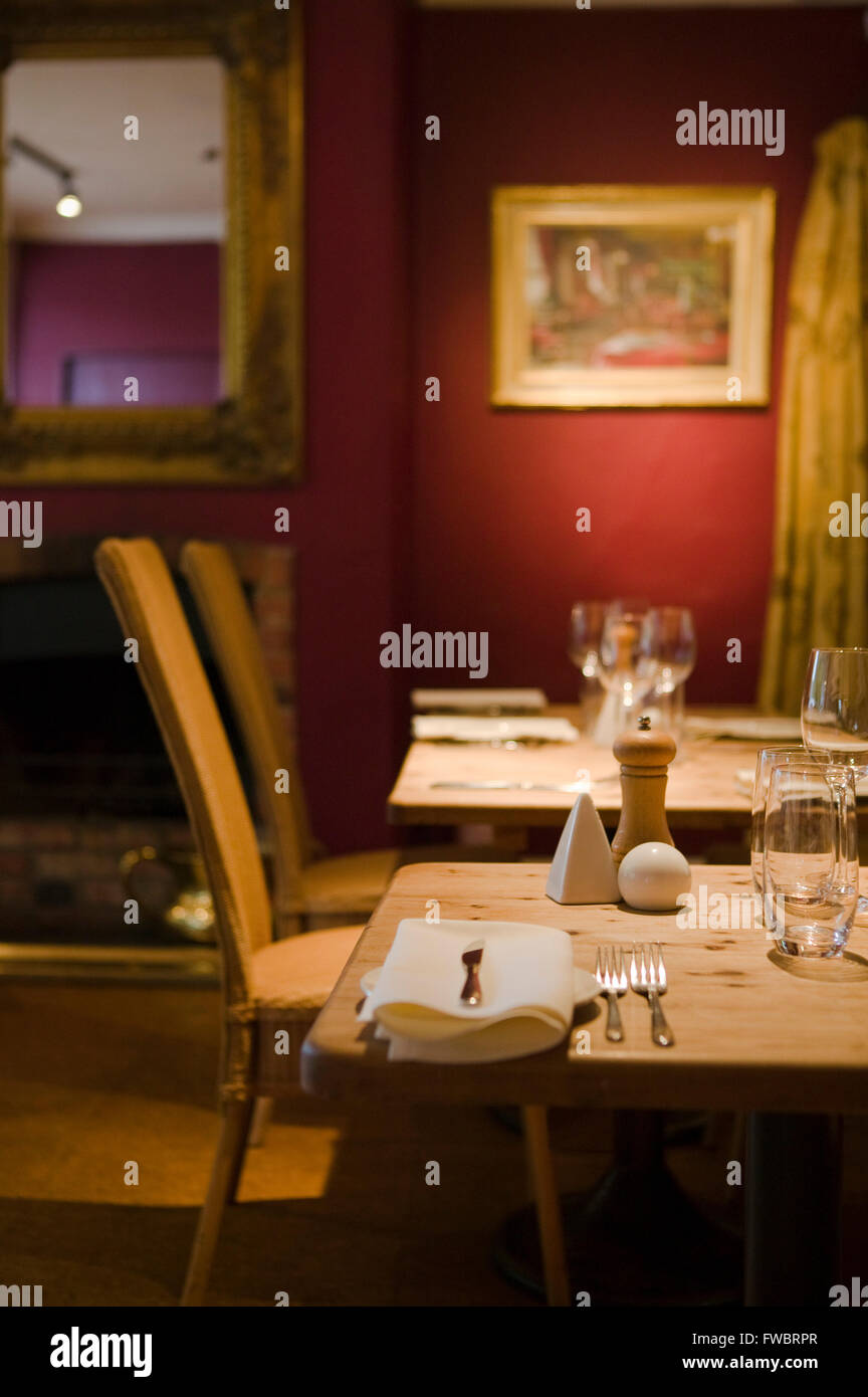 Posh restaurant place setting hi-res stock photography and images - Alamy