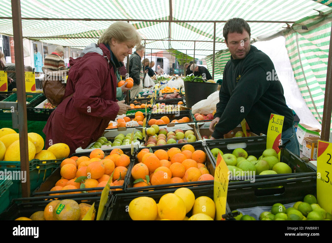 Veg under cover hi-res stock photography and images - Alamy