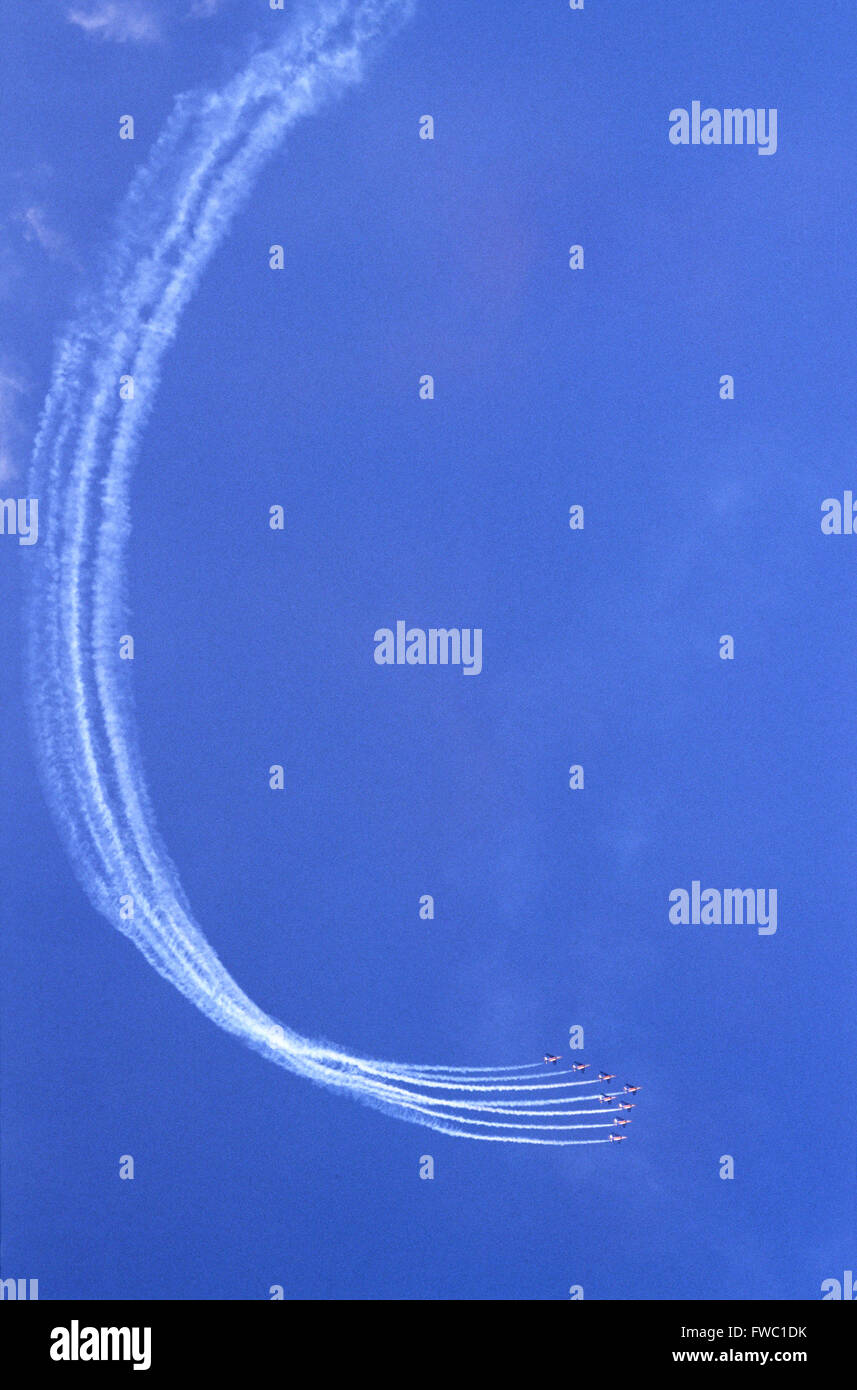 Planes loop hi-res stock photography and images - Alamy