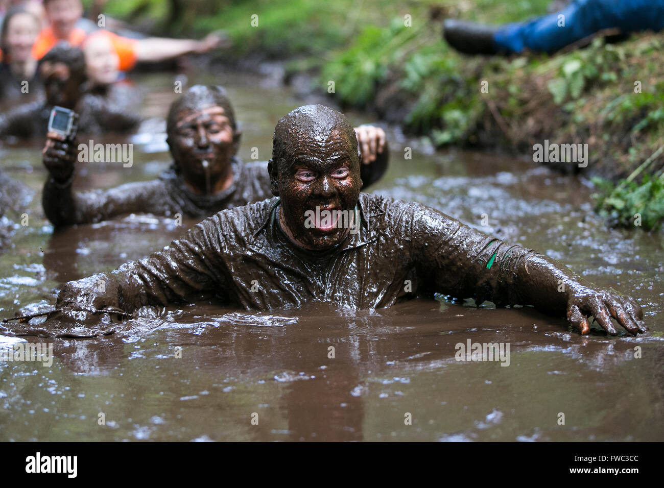 Runners running race muddy hi-res stock photography and images - Alamy