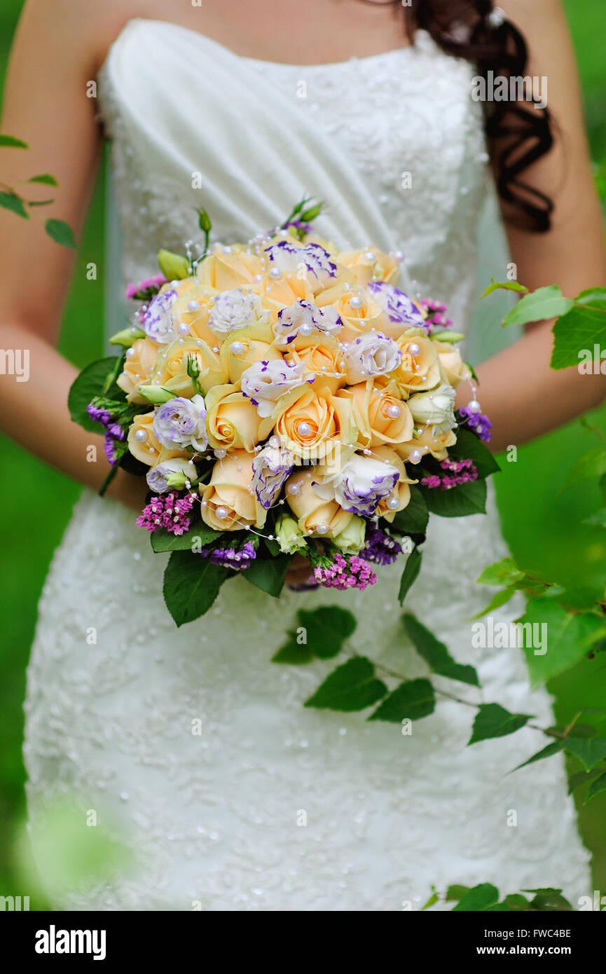 Bride holding wedding bouquet Stock Photo - Alamy