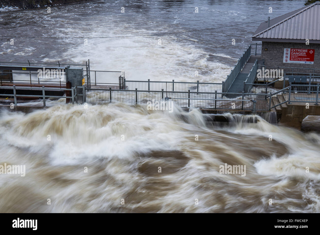 Water rushing throught Stock Photo - Alamy