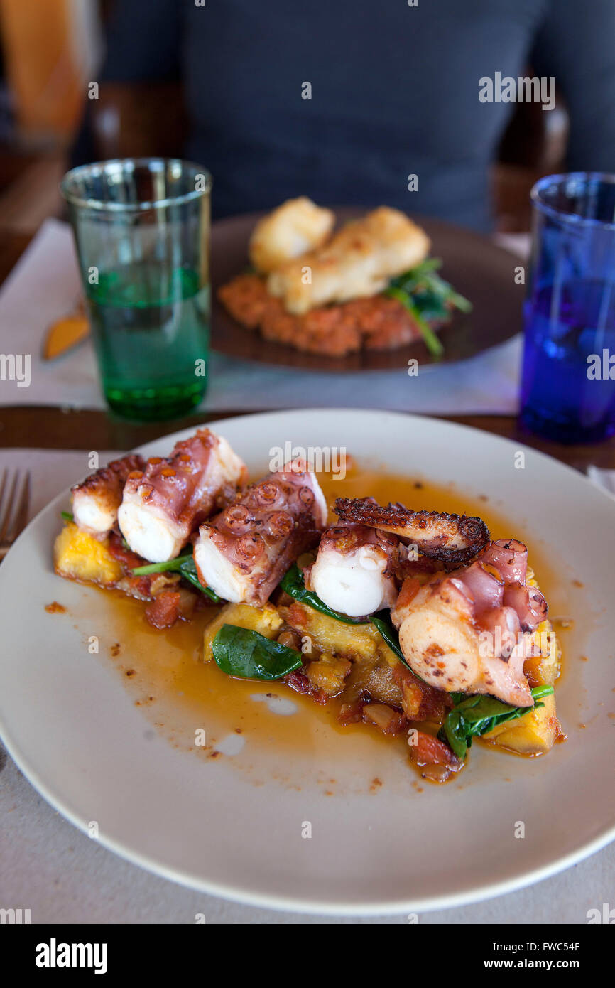 Lissabon: Chapito a Mesa restaurant; octopus Stock Photo - Alamy