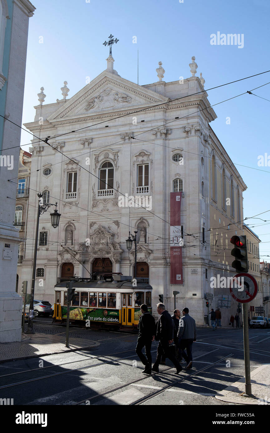 Lissabon: church on Largo do Chiado Stock Photo - Alamy