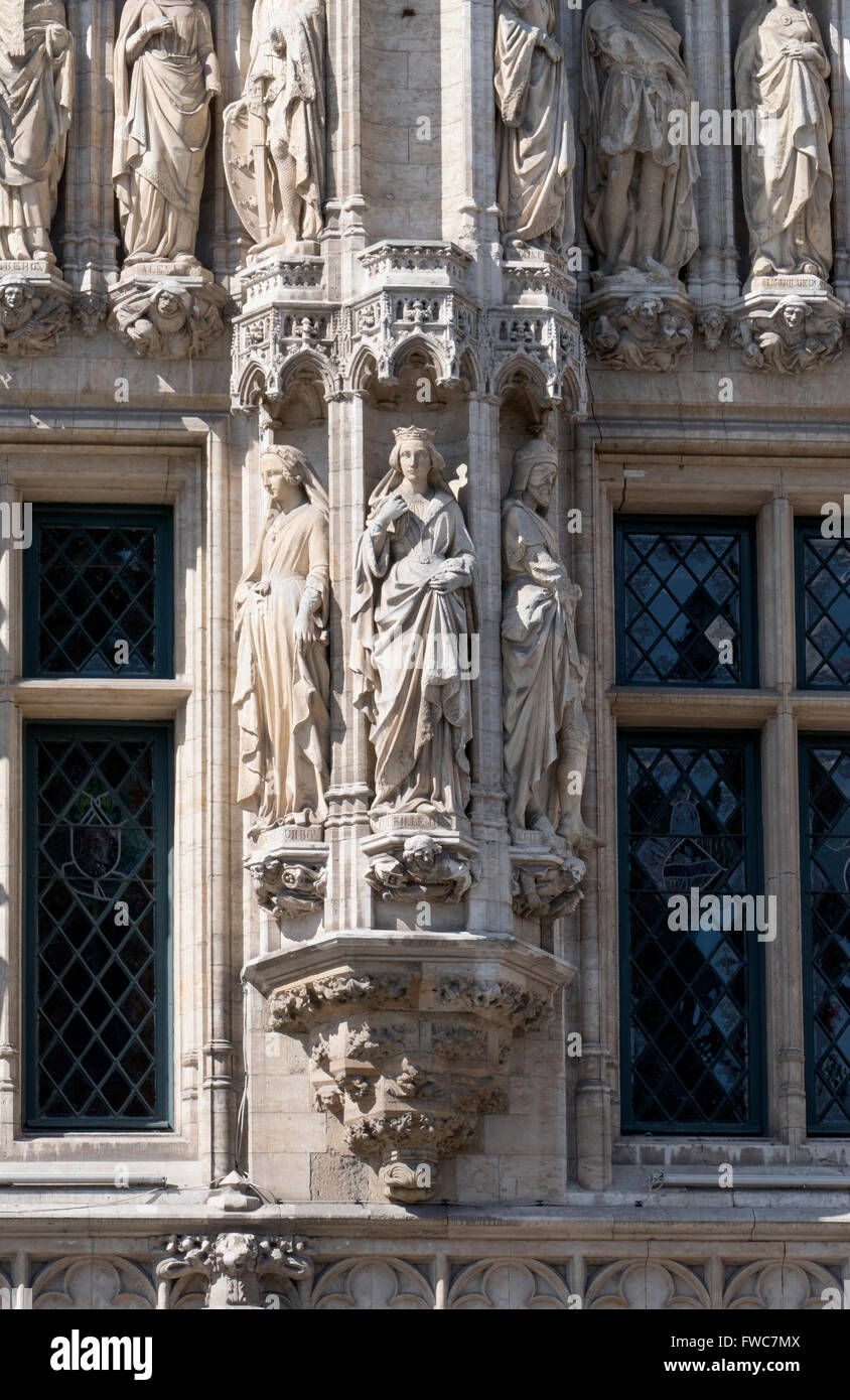 Stone statues decorate the Medieval Town Hall / Hotel De Ville Stadhuis ...