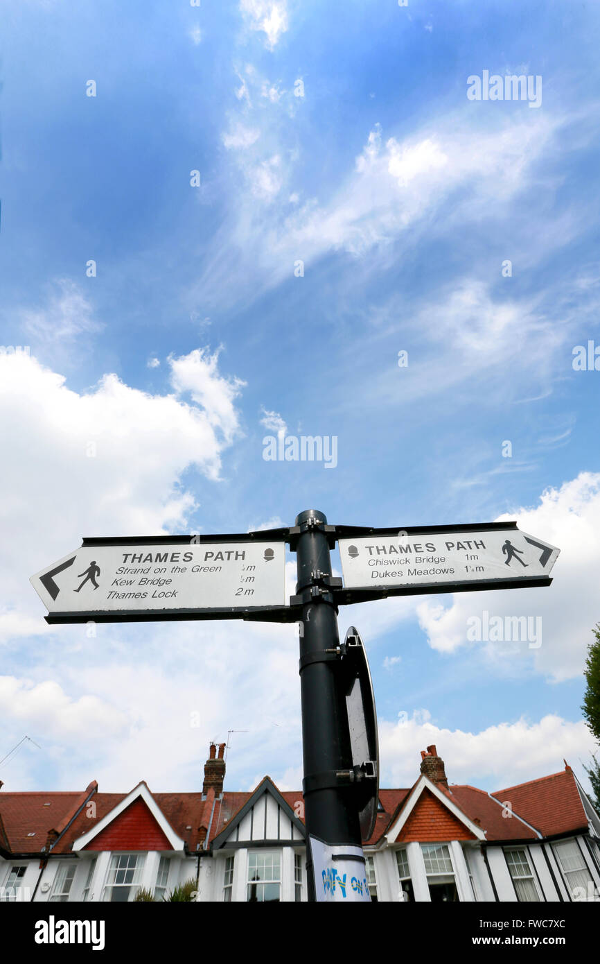 Thames path sign on the River Thames at Chiswick, London, Britain Stock ...