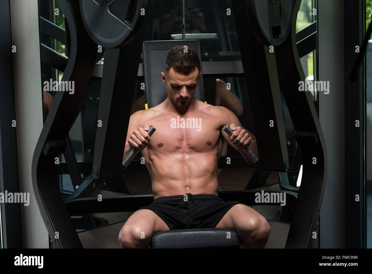 Man on man bodybuilder working out hi-res stock photography and images ...