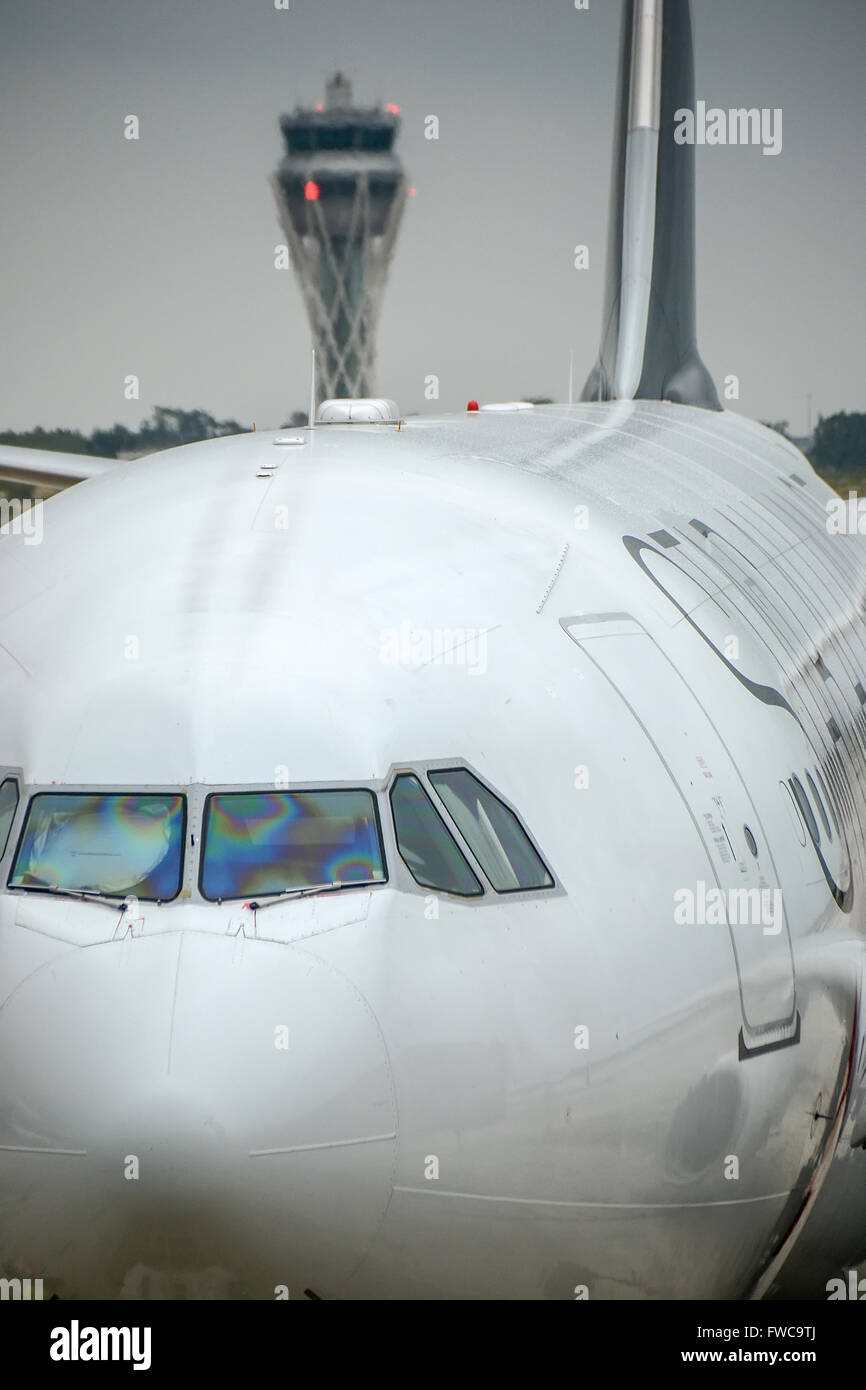 Airplane nose hi-res stock photography and images - Alamy