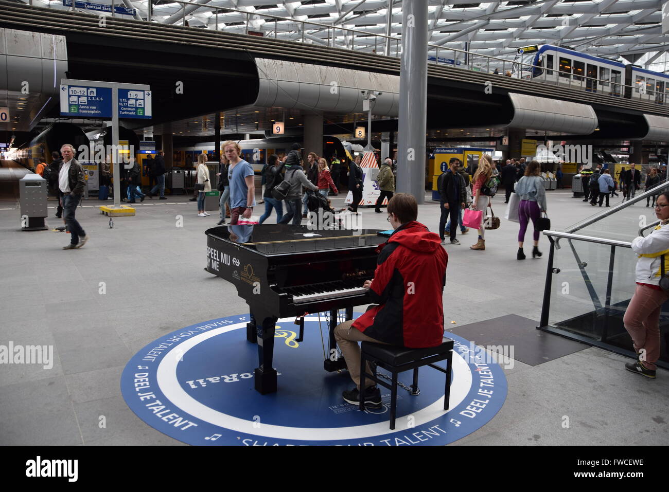 Den haag public transport hi-res stock photography and images - Alamy