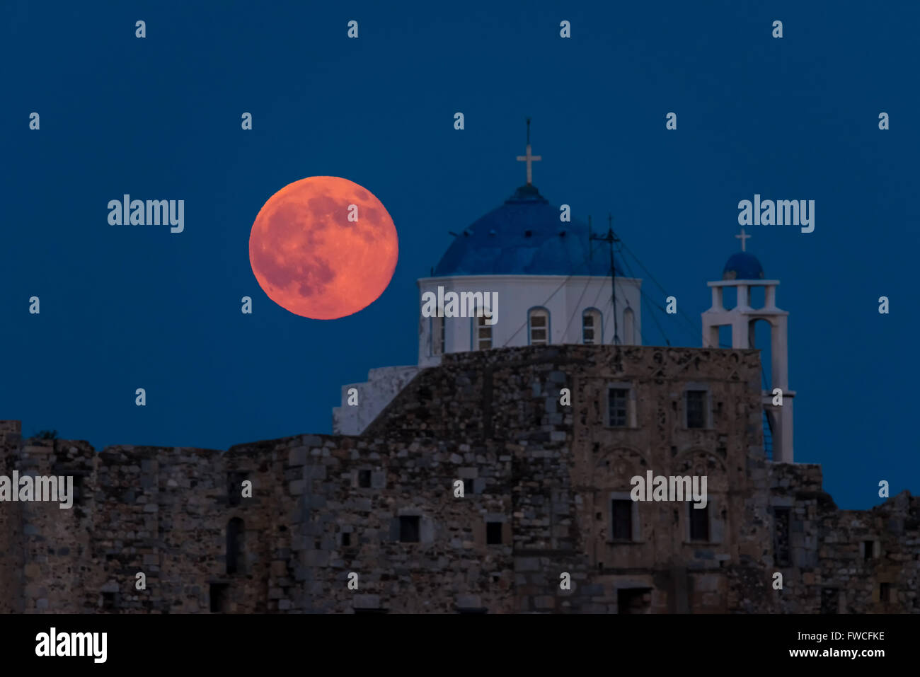 Full moon over castle hi-res stock photography and images - Alamy