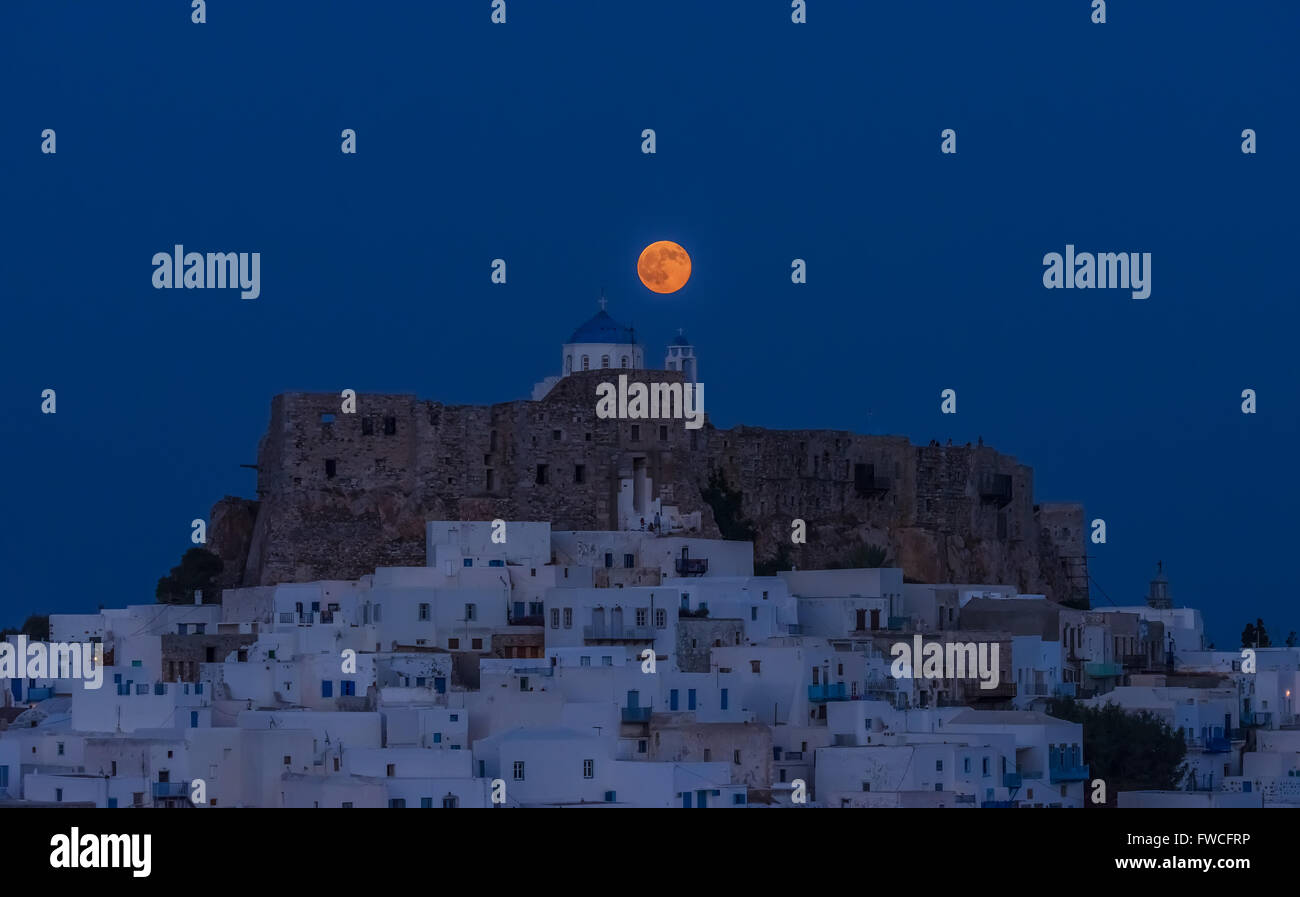 Full moon over castle hi-res stock photography and images - Alamy
