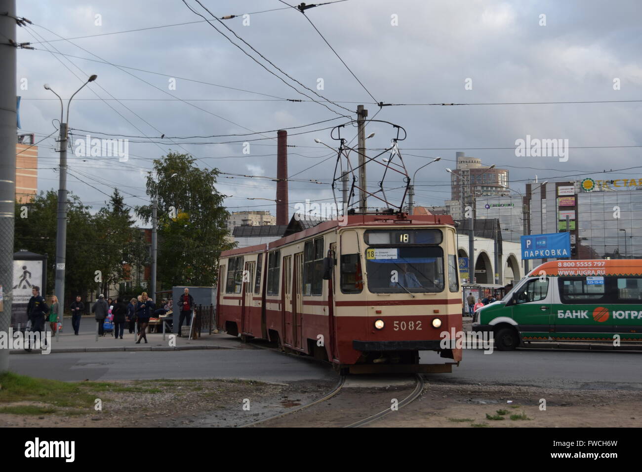 Articulated tram on route 18 leaving the Staraya Derevnya terminus ...