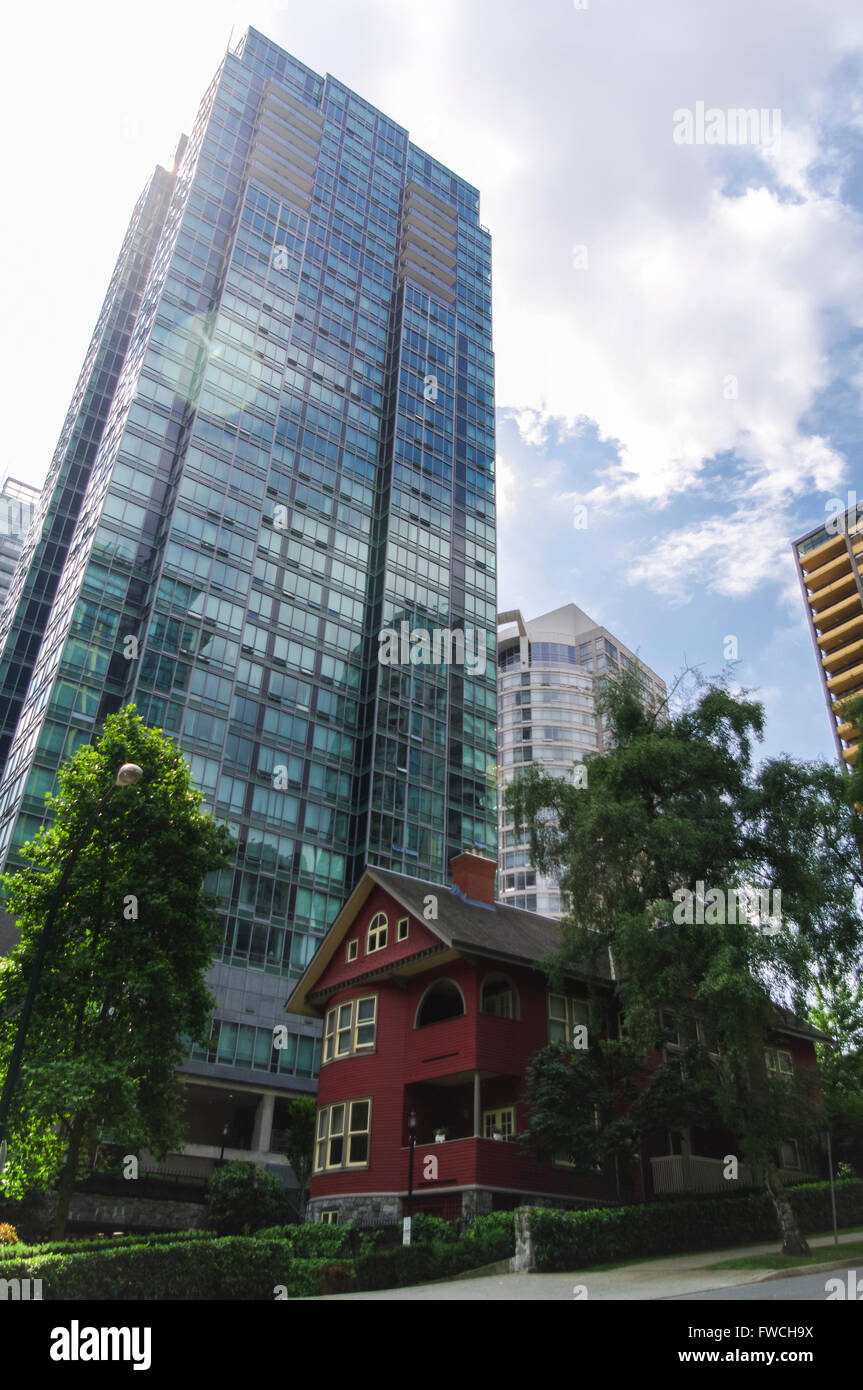 Old High Rise Building Stock Photos & Old High Rise Building Stock ...