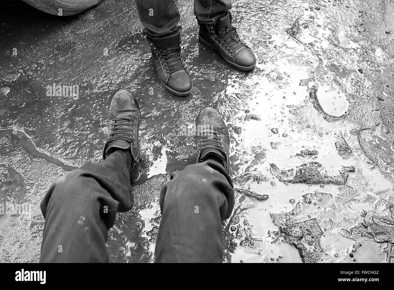 Men fighting ground hi-res stock photography and images - Alamy