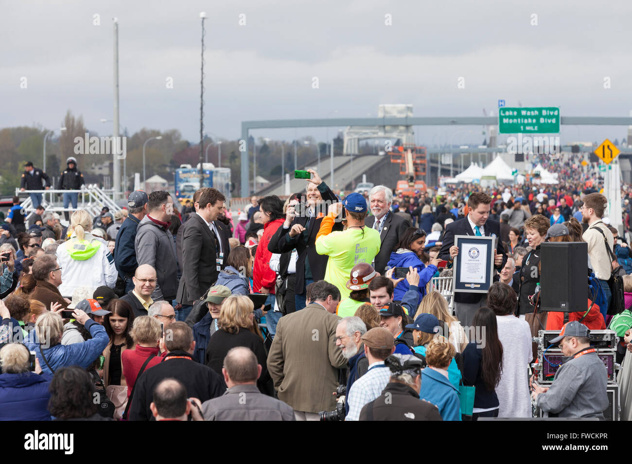 Washington floating bridge sr 520 hi-res stock photography and images ...