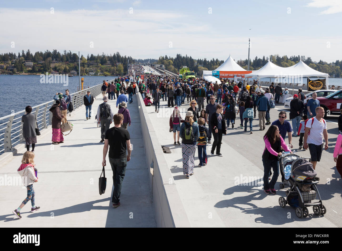 Seattle, Washington, USA. 2nd April, 2016. Visitors crowd the bridge at ...