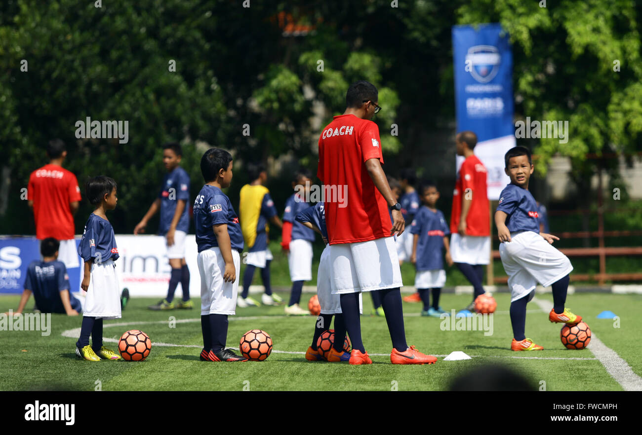 Jakarta, Indonesia. 03rd Apr, 2016. The participants practiced carrying ...