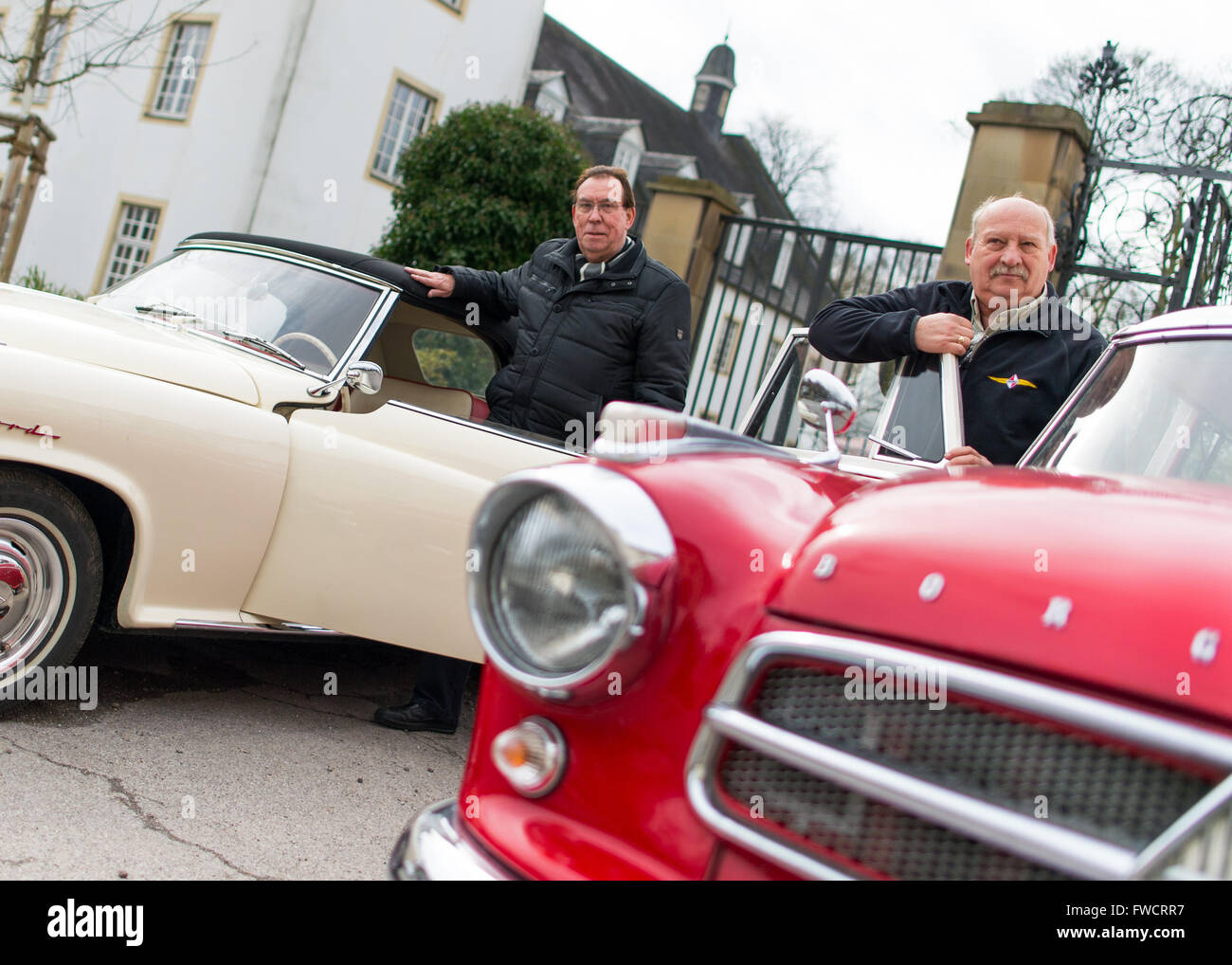 Esse, Germany. 30th Mar, 2016. Hartmut Loges (l-r), chairman of the ...