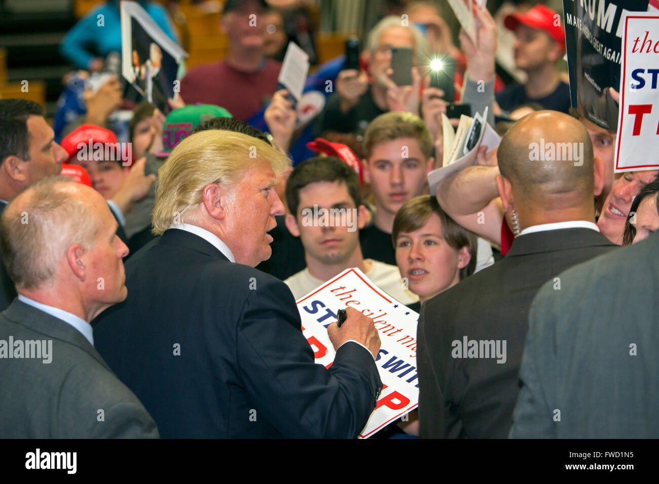 Autograph campaign hi-res stock photography and images - Alamy