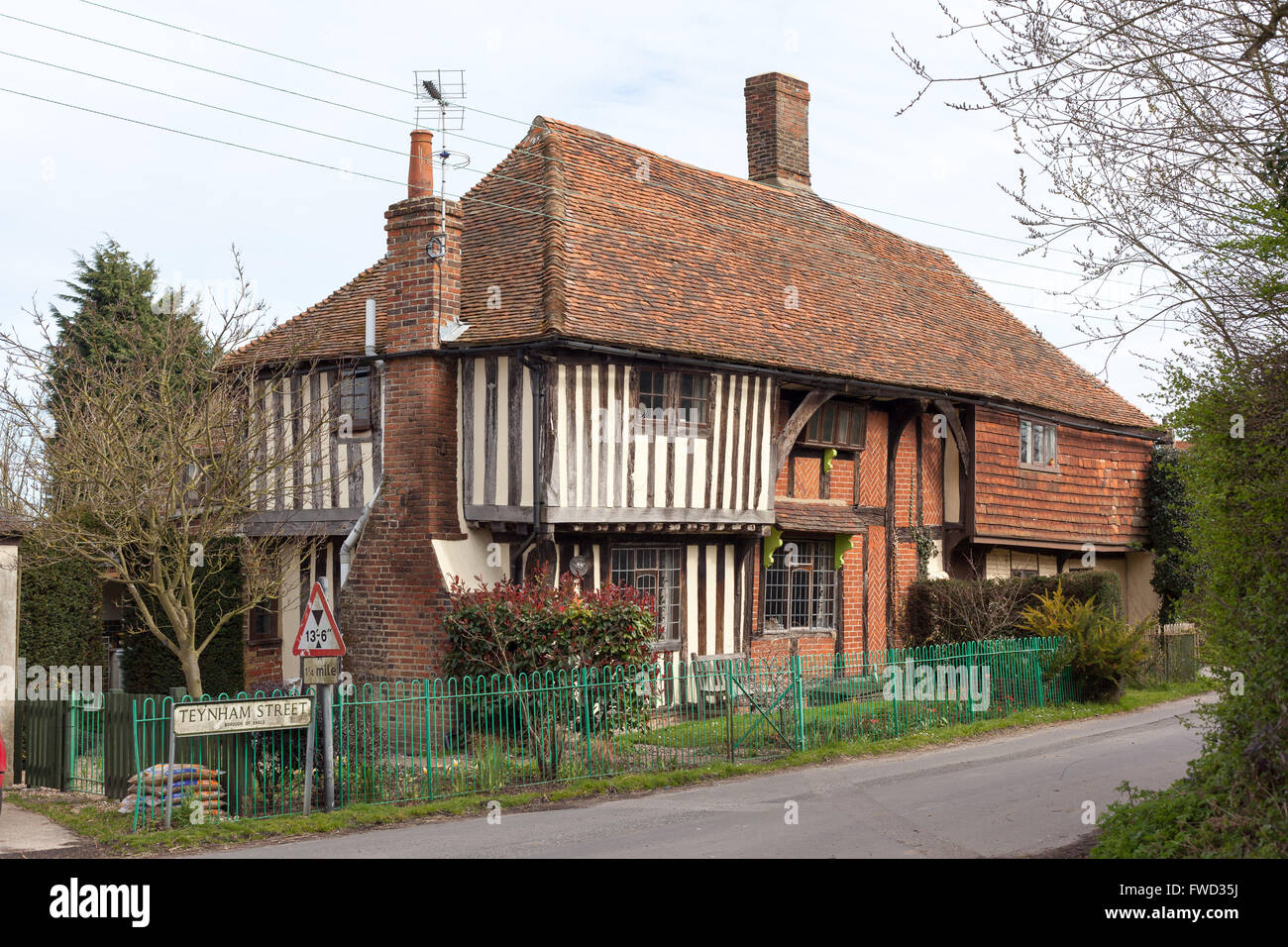 Ancient country farm house or manor house in Kent Stock Photo - Alamy