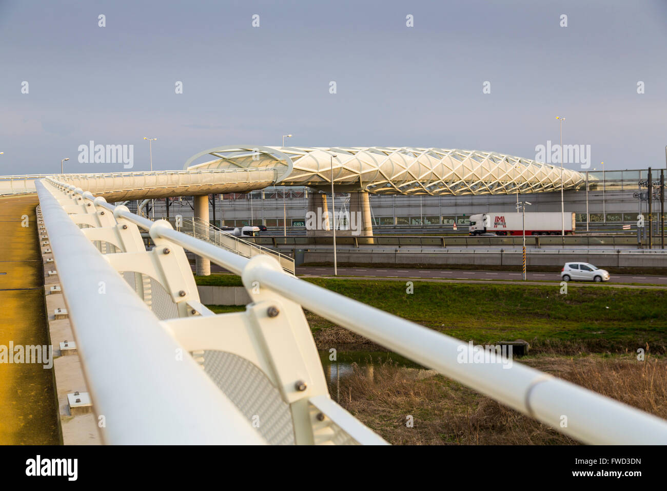 Modern architecture Bike path and footbridge De Groene Verbindingin ...