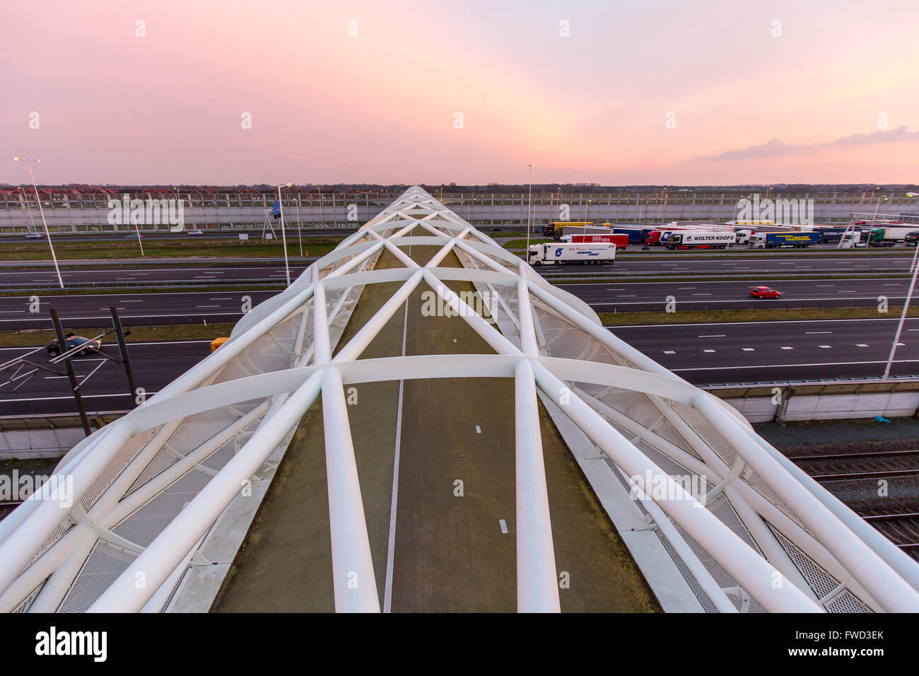 Modern architecture Bike path and footbridge De Groene Verbindingin ...