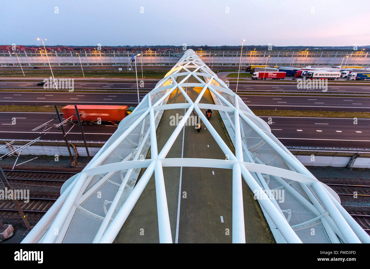 Modern architecture Bike path and footbridge De Groene Verbindingin ...