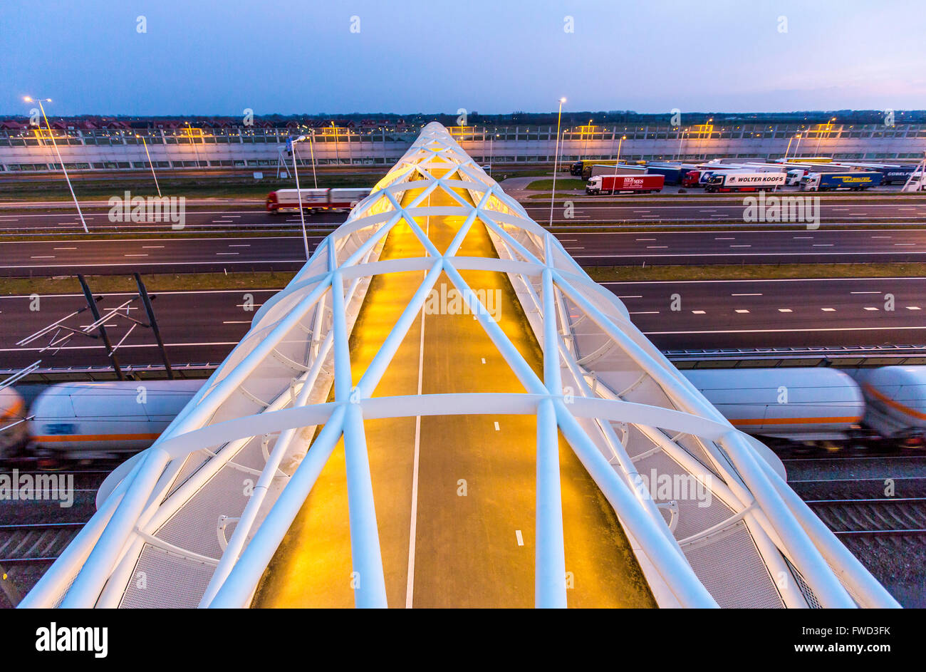 Modern architecture Bike path and footbridge De Groene Verbindingin ...