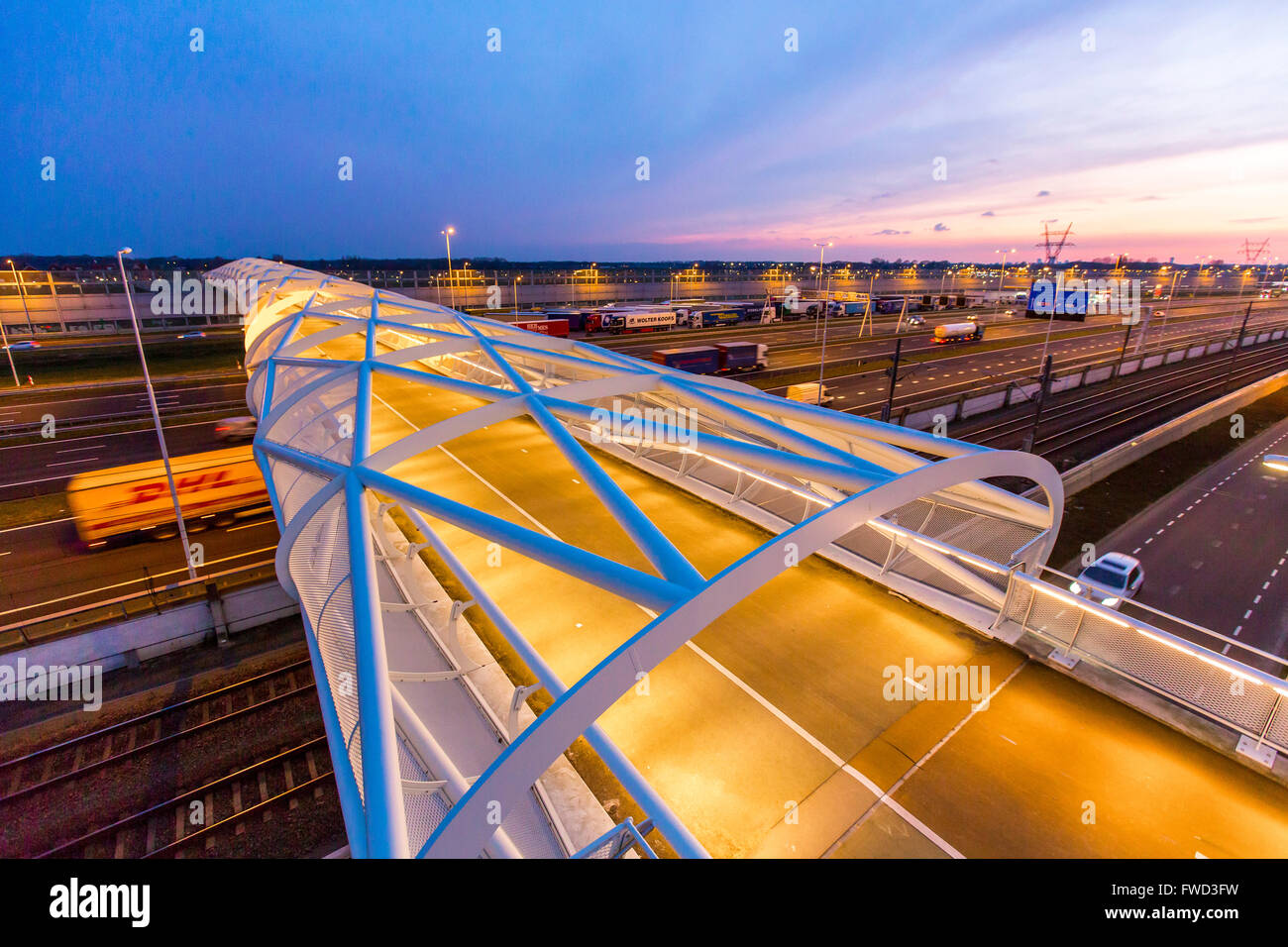 Modern architecture Bike path and footbridge De Groene Verbindingin ...